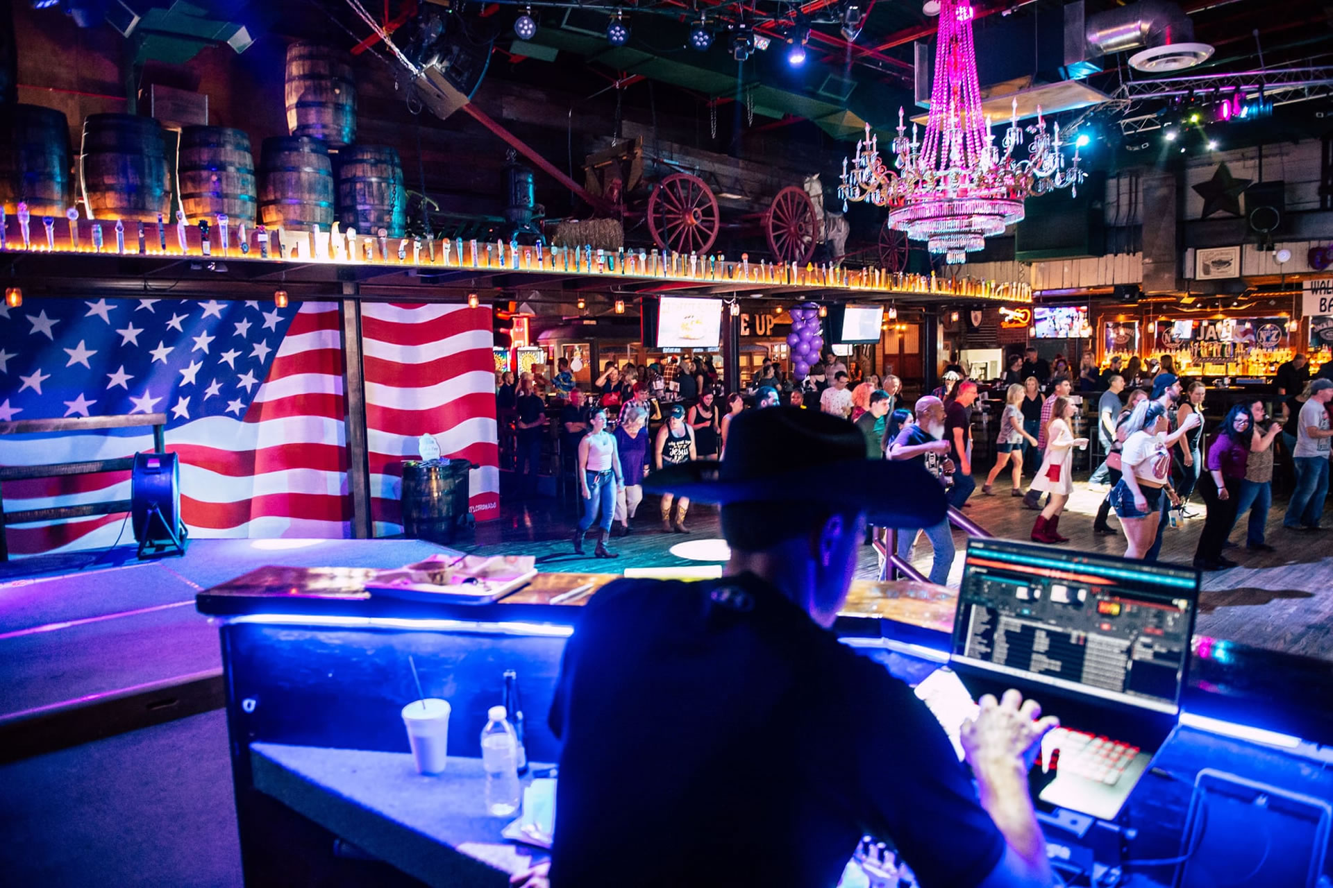 Saddle Up At Q | Aurora – A Country Themed Entertainment & Sports Bar
